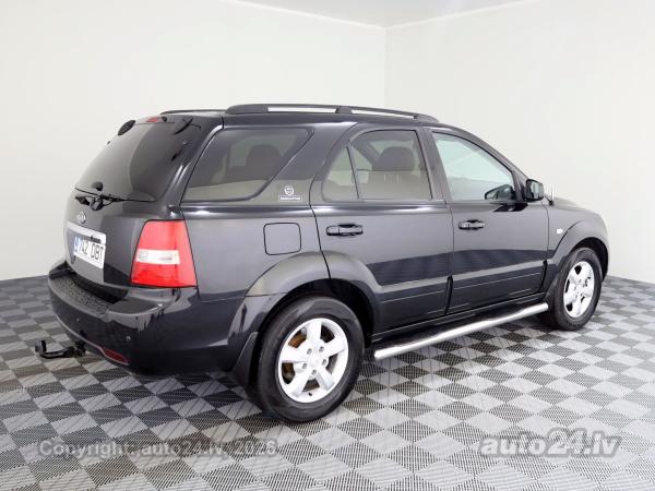 Black Kia Sorento 2010 in Tallinn, with an engine capacity of 2.50 L and mileage of 227 thousand km for 3499 €, photo 3 on AUTOMOTO.COM.LV