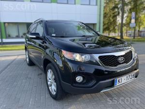 Melns Kia Sorento 2010 Rēzekne, ar dzinēja tilpumu 2.20 L un nobraukumu 272 tūkst. km par 7500 €, foto  vietnē AUTOMOTO.COM.LV