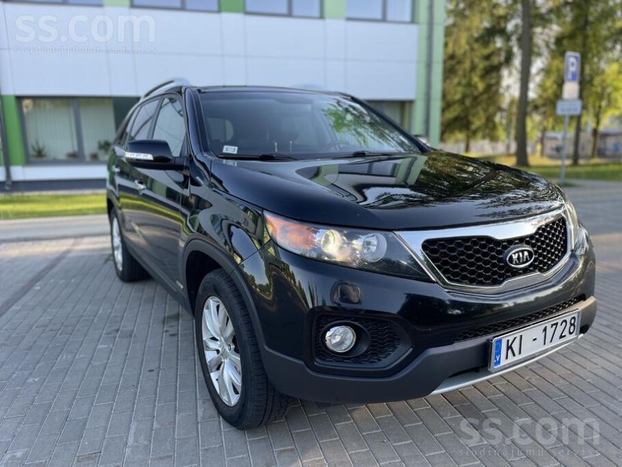Melns Kia Sorento 2010 Rēzekne, ar dzinēja tilpumu 2.20 L un nobraukumu 272 tūkst. km par 7500 €, foto 1 vietnē AUTOMOTO.COM.LV