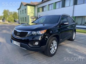 Melns Kia Sorento 2010 Rēzekne, ar dzinēja tilpumu 2.20 L un nobraukumu 272 tūkst. km par 7500 €, foto 3 vietnē AUTOMOTO.COM.LV