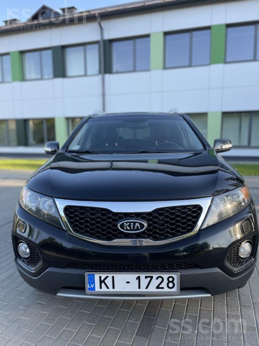 Melns Kia Sorento 2010 Rēzekne, ar dzinēja tilpumu 2.20 L un nobraukumu 272 tūkst. km par 7500 €, foto 4 vietnē AUTOMOTO.COM.LV