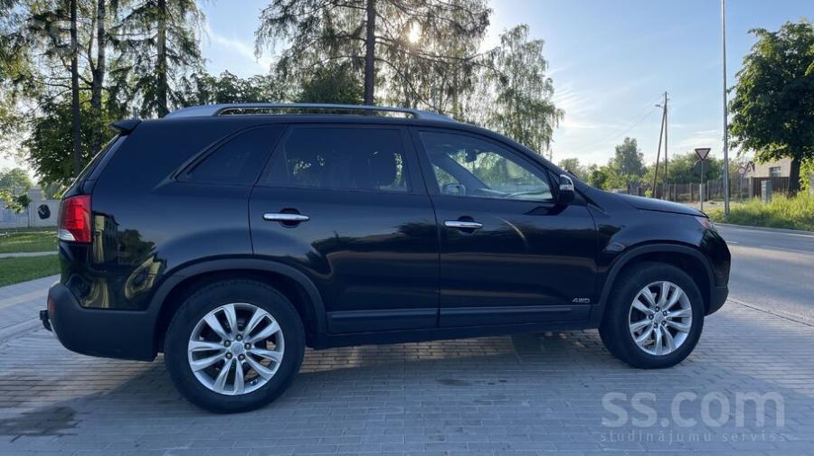 Melns Kia Sorento 2010 Rēzekne, ar dzinēja tilpumu 2.20 L un nobraukumu 272 tūkst. km par 7500 €, foto 7 vietnē AUTOMOTO.COM.LV