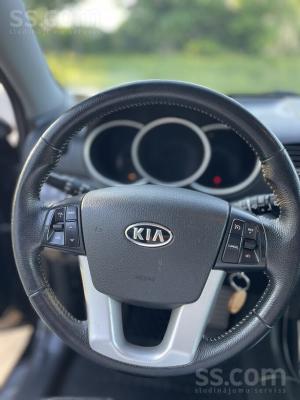 Melns Kia Sorento 2010 Rēzekne, ar dzinēja tilpumu 2.20 L un nobraukumu 272 tūkst. km par 7500 €, foto 10 vietnē AUTOMOTO.COM.LV