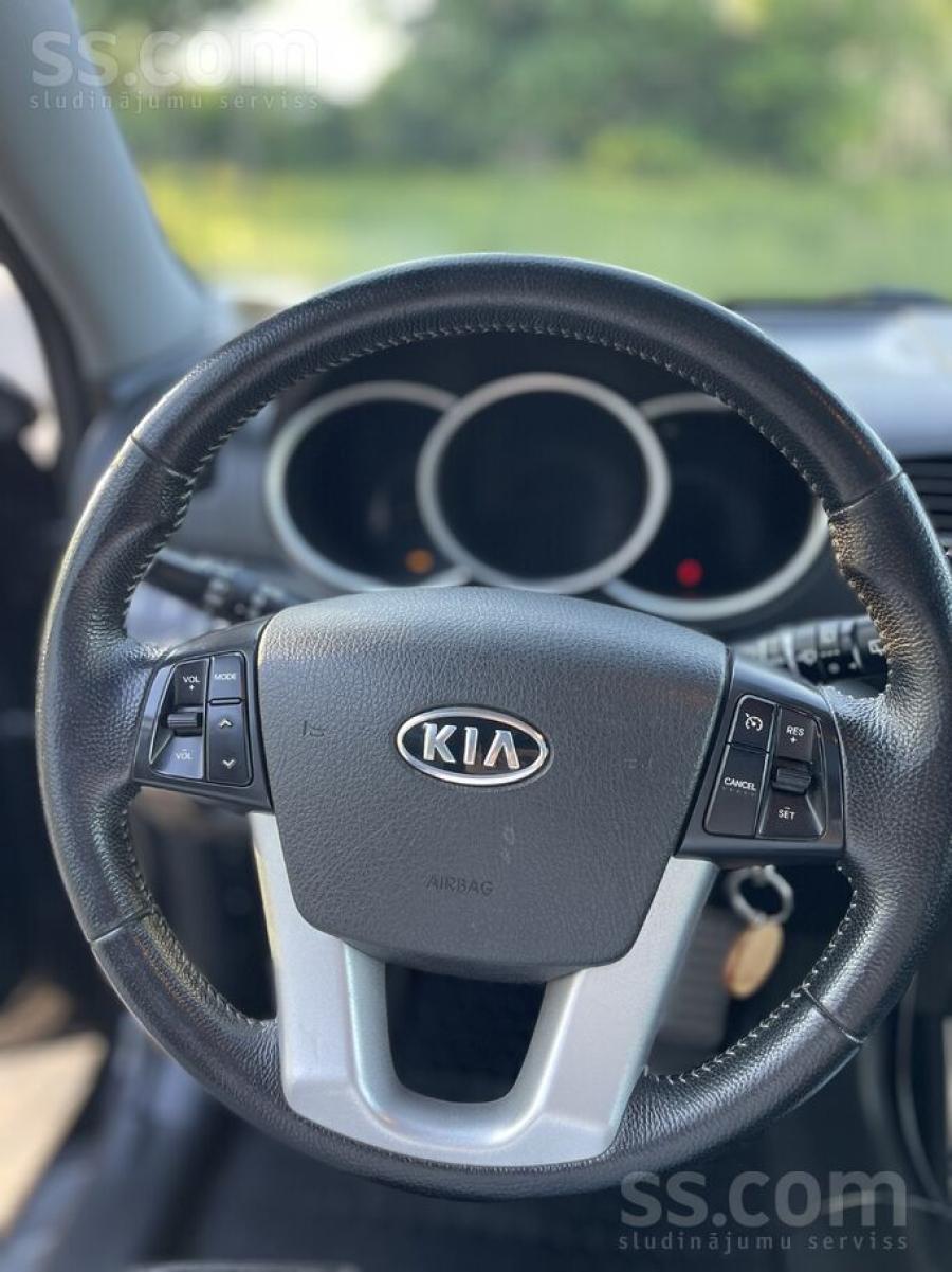 Melns Kia Sorento 2010 Rēzekne, ar dzinēja tilpumu 2.20 L un nobraukumu 272 tūkst. km par 7500 €, foto 10 vietnē AUTOMOTO.COM.LV