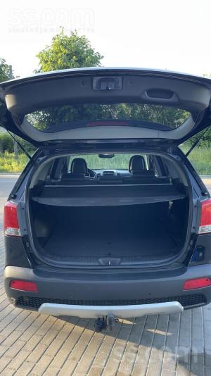Melns Kia Sorento 2010 Rēzekne, ar dzinēja tilpumu 2.20 L un nobraukumu 272 tūkst. km par 7500 €, foto 18 vietnē AUTOMOTO.COM.LV