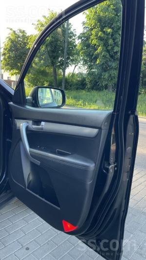 Melns Kia Sorento 2010 Rēzekne, ar dzinēja tilpumu 2.20 L un nobraukumu 272 tūkst. km par 7500 €, foto 35 vietnē AUTOMOTO.COM.LV