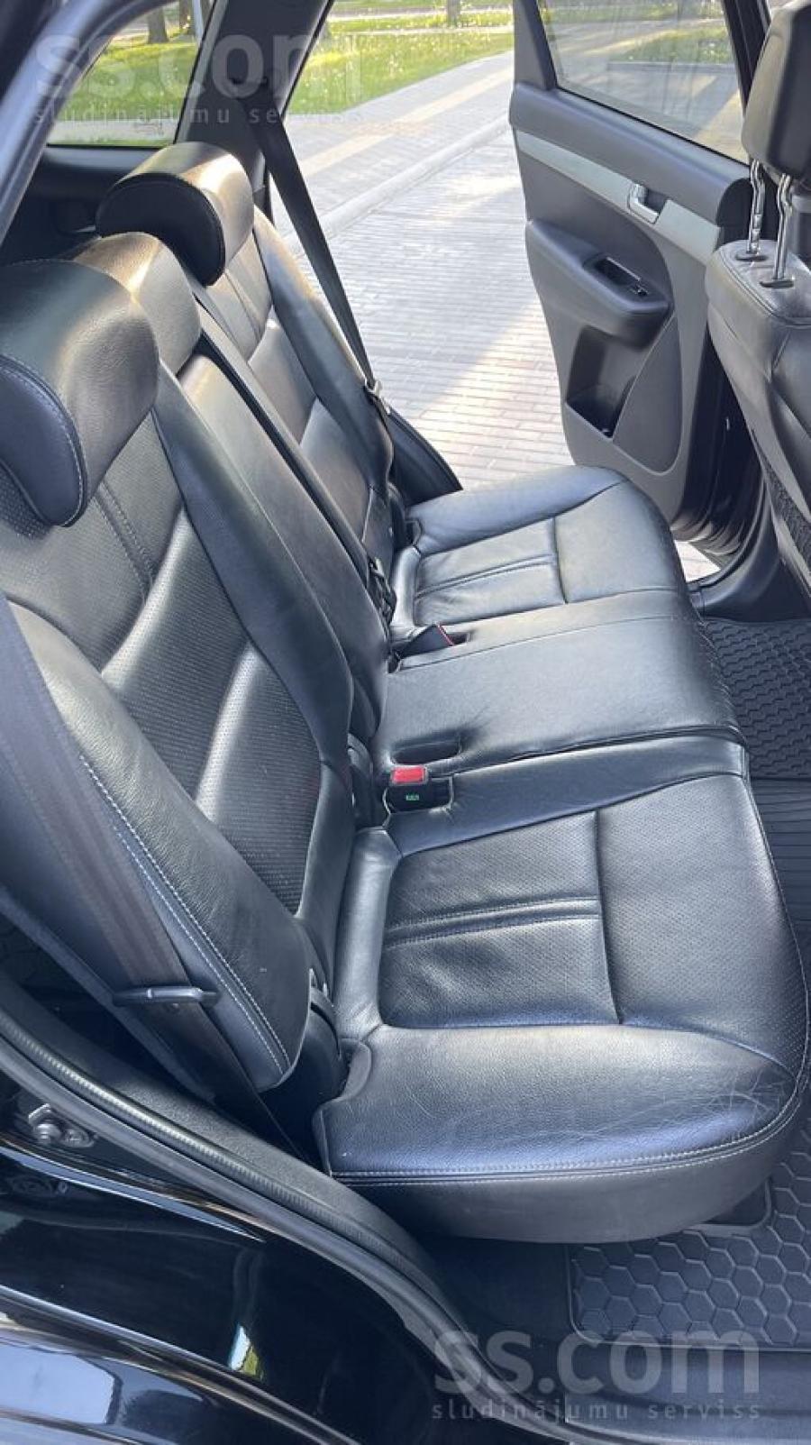 Melns Kia Sorento 2010 Rēzekne, ar dzinēja tilpumu 2.20 L un nobraukumu 272 tūkst. km par 7500 €, foto 36 vietnē AUTOMOTO.COM.LV