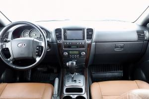 Melns Kia Sorento 2010 Tallina, ar dzinēja tilpumu 2.50 L un nobraukumu 227 tūkst. km par 3499 €, foto 14 vietnē AUTOMOTO.COM.LV