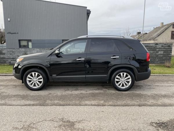 Black Kia Sorento 2011 in Marijampole, with an engine capacity of 2.20 L and mileage of 234 thousand km for 7700 €, photo 1 on AUTOMOTO.COM.LV