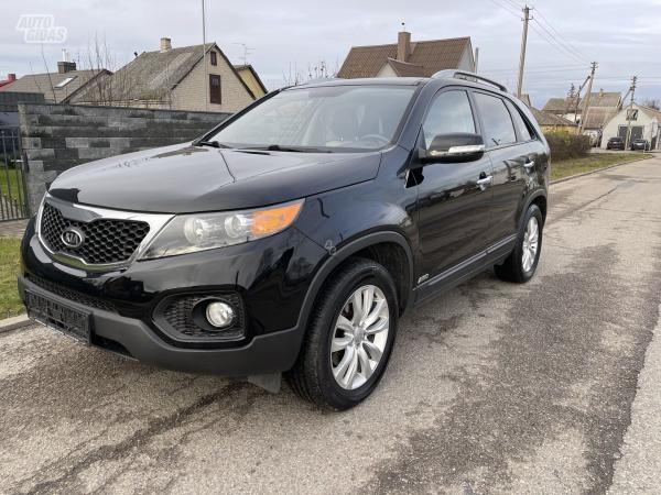 Black Kia Sorento 2011 in Marijampole, with an engine capacity of 2.20 L and mileage of 234 thousand km for 7700 €, photo 3 on AUTOMOTO.COM.LV