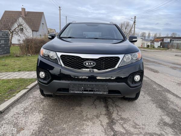 Black Kia Sorento 2011 in Marijampole, with an engine capacity of 2.20 L and mileage of 234 thousand km for 7700 €, photo 4 on AUTOMOTO.COM.LV