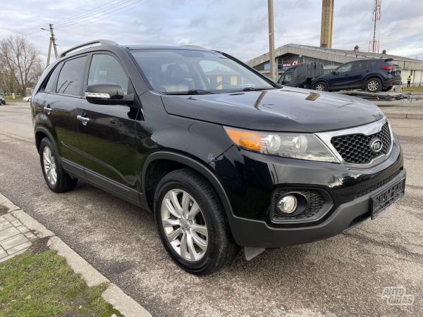 Black Kia Sorento 2011 in Marijampole, with an engine capacity of 2.20 L and mileage of 234 thousand km for 7700 €, photo 5 on AUTOMOTO.COM.LV