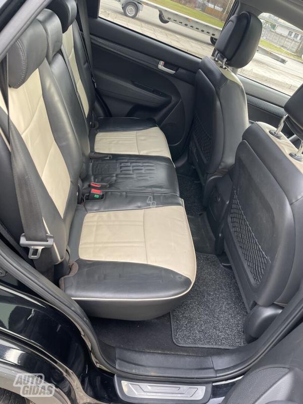 Black Kia Sorento 2011 in Marijampole, with an engine capacity of 2.20 L and mileage of 234 thousand km for 7700 €, photo 11 on AUTOMOTO.COM.LV