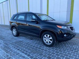 Black Kia Sorento 2011 in Raseiniai, with an engine capacity of 2.00 L and mileage of 246 thousand km for 5300 €, photo 3 on AUTOMOTO.COM.LV