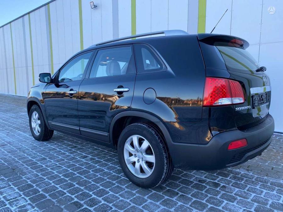 Black Kia Sorento 2011 in Raseiniai, with an engine capacity of 2.00 L and mileage of 246 thousand km for 5300 €, photo 7 on AUTOMOTO.COM.LV