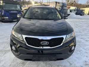 Black Kia Sorento 2011 in Prienai, with an engine capacity of 2.20 L and mileage of 263 thousand km for 6500 €, photo 2 on AUTOMOTO.COM.LV