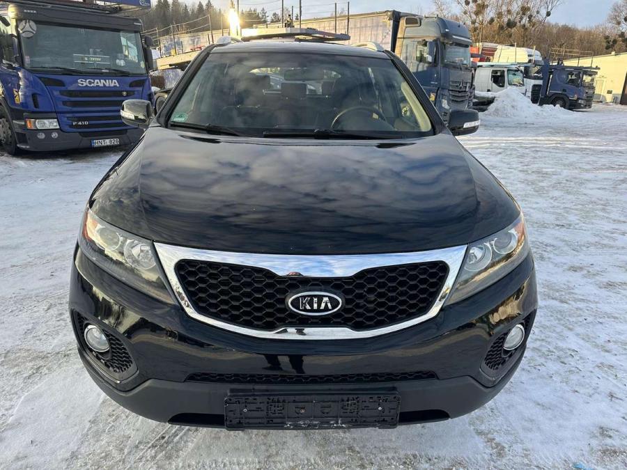 Black Kia Sorento 2011 in Prienai, with an engine capacity of 2.20 L and mileage of 263 thousand km for 6500 €, photo 2 on AUTOMOTO.COM.LV