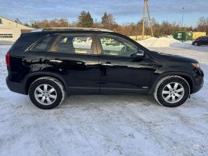 Black Kia Sorento 2011 in Prienai, with an engine capacity of 2.20 L and mileage of 263 thousand km for 6500 €, photo 4 on AUTOMOTO.COM.LV