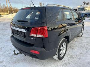 Black Kia Sorento 2011 in Prienai, with an engine capacity of 2.20 L and mileage of 263 thousand km for 6500 €, photo 5 on AUTOMOTO.COM.LV