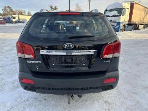 Black Kia Sorento 2011 in Prienai, with an engine capacity of 2.20 L and mileage of 263 thousand km for 6500 €, photo 6 on AUTOMOTO.COM.LV