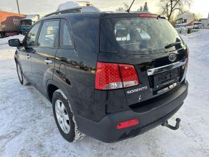 Black Kia Sorento 2011 in Prienai, with an engine capacity of 2.20 L and mileage of 263 thousand km for 6500 €, photo 7 on AUTOMOTO.COM.LV