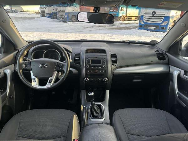 Black Kia Sorento 2011 in Prienai, with an engine capacity of 2.20 L and mileage of 263 thousand km for 6500 €, photo 9 on AUTOMOTO.COM.LV