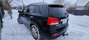 Black Kia Sorento 2011 in Narva, with an engine capacity of 2.20 L and mileage of 170 thousand km for 8550 €, photo 5 on AUTOMOTO.COM.LV