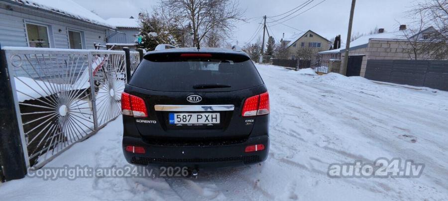 Black Kia Sorento 2011 in Narva, with an engine capacity of 2.20 L and mileage of 170 thousand km for 8550 €, photo 6 on AUTOMOTO.COM.LV