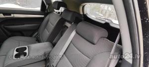 Black Kia Sorento 2011 in Narva, with an engine capacity of 2.20 L and mileage of 170 thousand km for 8550 €, photo 8 on AUTOMOTO.COM.LV