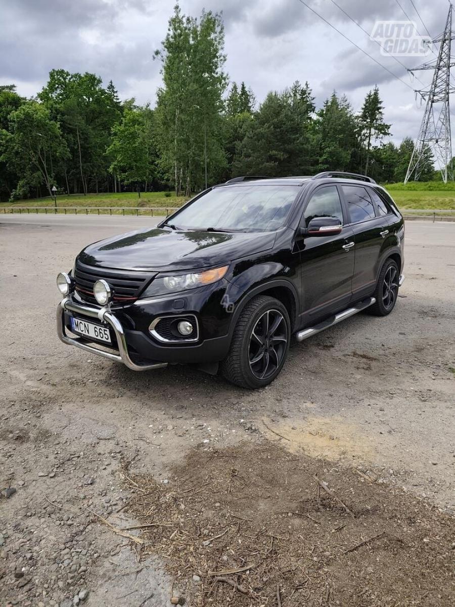 Black Kia Sorento 2011 in Kaunas, with an engine capacity of 2.20 L and mileage of 260 thousand km for 6800 €, photo 3 on AUTOMOTO.COM.LV