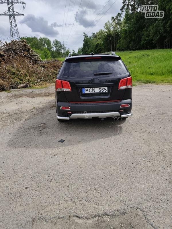 Black Kia Sorento 2011 in Kaunas, with an engine capacity of 2.20 L and mileage of 260 thousand km for 6800 €, photo 5 on AUTOMOTO.COM.LV