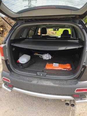 Black Kia Sorento 2011 in Kaunas, with an engine capacity of 2.20 L and mileage of 260 thousand km for 6800 €, photo 8 on AUTOMOTO.COM.LV