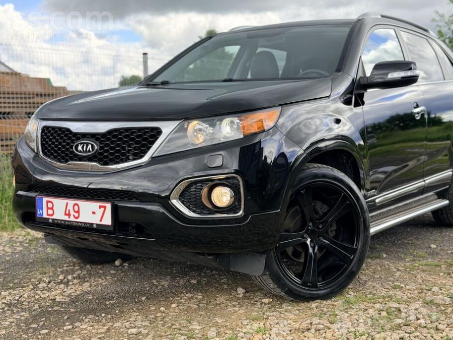 Melns Kia Sorento 2011 Rīga, ar dzinēja tilpumu 2.20 L un nobraukumu 197 tūkst. km par 8995 €, foto 1 vietnē AUTOMOTO.COM.LV