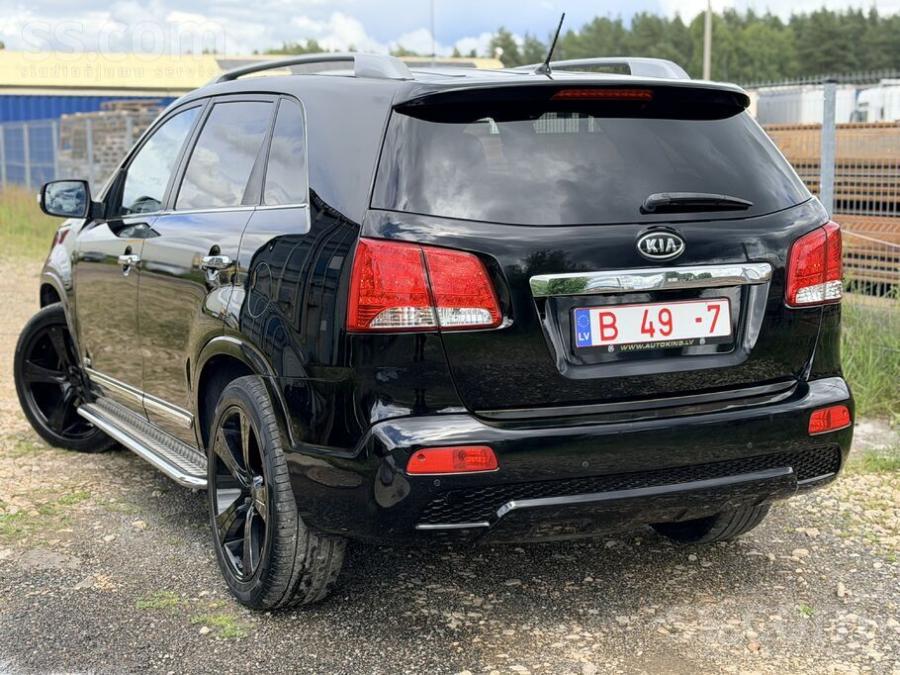 Melns Kia Sorento 2011 Rīga, ar dzinēja tilpumu 2.20 L un nobraukumu 197 tūkst. km par 8995 €, foto 4 vietnē AUTOMOTO.COM.LV