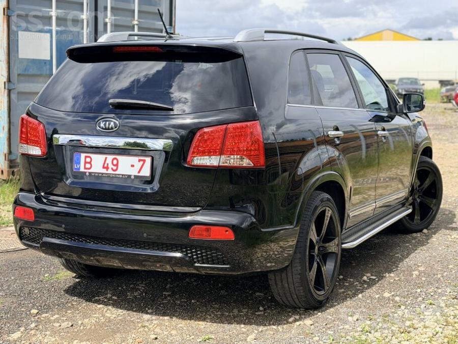 Melns Kia Sorento 2011 Rīga, ar dzinēja tilpumu 2.20 L un nobraukumu 197 tūkst. km par 8995 €, foto 6 vietnē AUTOMOTO.COM.LV