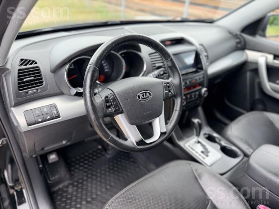Melns Kia Sorento 2011 Rīga, ar dzinēja tilpumu 2.20 L un nobraukumu 197 tūkst. km par 8995 €, foto 12 vietnē AUTOMOTO.COM.LV