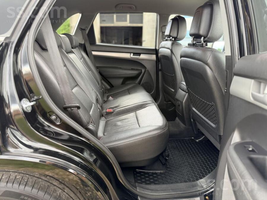 Melns Kia Sorento 2011 Rīga, ar dzinēja tilpumu 2.20 L un nobraukumu 197 tūkst. km par 8995 €, foto 18 vietnē AUTOMOTO.COM.LV