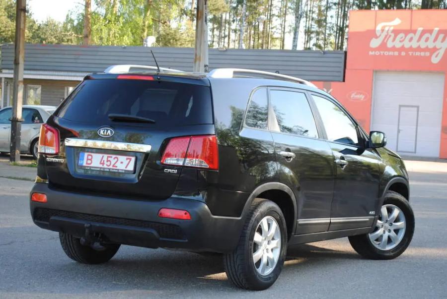 Melns Kia Sorento 2011 Rīga, ar dzinēja tilpumu 2.20 L un nobraukumu 238 tūkst. km par 5690 €, foto 3 vietnē AUTOMOTO.COM.LV