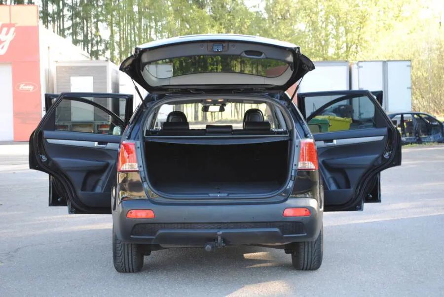 Melns Kia Sorento 2011 Rīga, ar dzinēja tilpumu 2.20 L un nobraukumu 238 tūkst. km par 5690 €, foto 9 vietnē AUTOMOTO.COM.LV