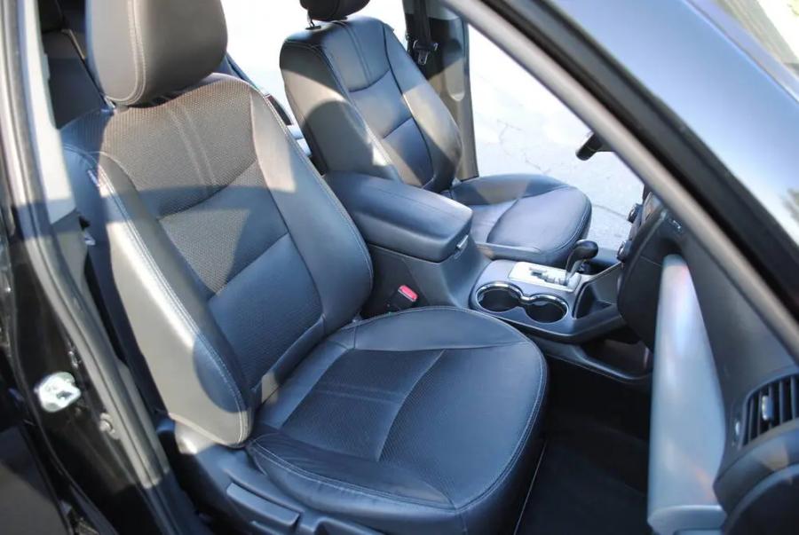 Melns Kia Sorento 2011 Rīga, ar dzinēja tilpumu 2.20 L un nobraukumu 238 tūkst. km par 5690 €, foto 15 vietnē AUTOMOTO.COM.LV