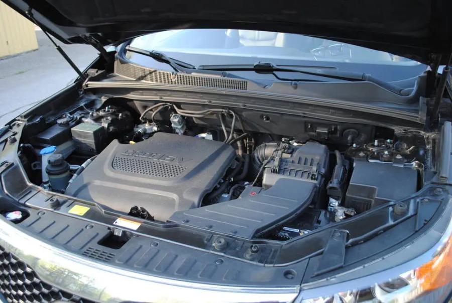 Melns Kia Sorento 2011 Rīga, ar dzinēja tilpumu 2.20 L un nobraukumu 238 tūkst. km par 5690 €, foto 18 vietnē AUTOMOTO.COM.LV