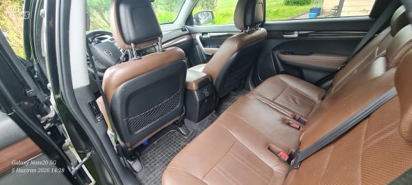 Black Kia Sorento 2011 in Telschi, with an engine capacity of 2.20 L and mileage of 251 thousand km for 6500 €, photo 8 on AUTOMOTO.COM.LV