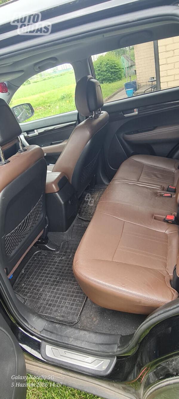 Black Kia Sorento 2011 in Telschi, with an engine capacity of 2.20 L and mileage of 251 thousand km for 6500 €, photo 9 on AUTOMOTO.COM.LV