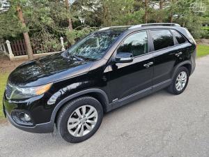 Black Kia Sorento 2011 in Mazeikiai, with an engine capacity of 2.20 L and mileage of 257 thousand km for 5450 €, photo  on AUTOMOTO.COM.LV