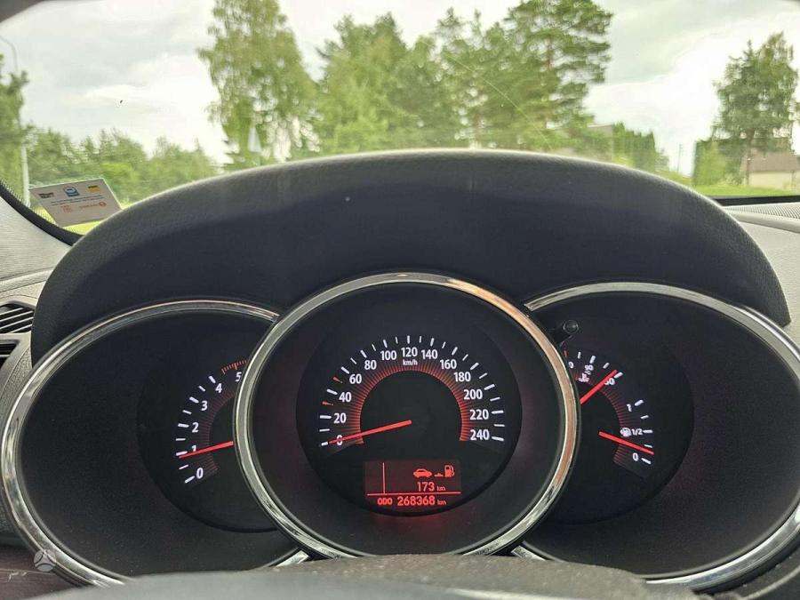 Black Kia Sorento 2011 in Utena, with an engine capacity of 2.20 L and mileage of 263 thousand km for 5950 €, photo 11 on AUTOMOTO.COM.LV
