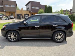 Black Kia Sorento 2011 in Vilnius, with an engine capacity of 2.20 L and mileage of 320 thousand km for 3800 €, photo 3 on AUTOMOTO.COM.LV