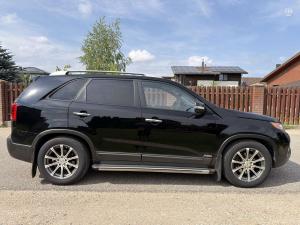 Black Kia Sorento 2011 in Vilnius, with an engine capacity of 2.20 L and mileage of 320 thousand km for 3800 €, photo 6 on AUTOMOTO.COM.LV