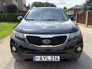 Black Kia Sorento 2011 in Vilnius, with an engine capacity of 2.20 L and mileage of 320 thousand km for 3800 €, photo 13 on AUTOMOTO.COM.LV