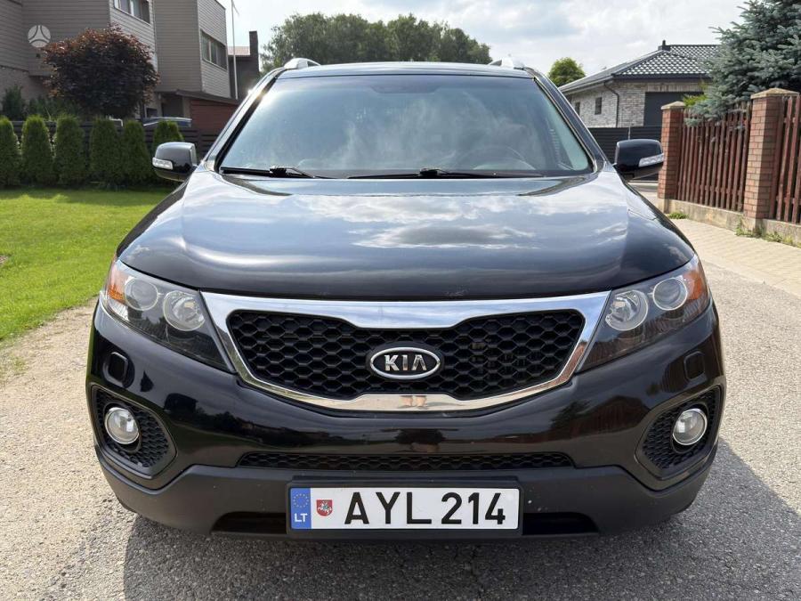 Black Kia Sorento 2011 in Vilnius, with an engine capacity of 2.20 L and mileage of 320 thousand km for 3800 €, photo 13 on AUTOMOTO.COM.LV