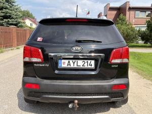 Black Kia Sorento 2011 in Vilnius, with an engine capacity of 2.20 L and mileage of 320 thousand km for 3800 €, photo 14 on AUTOMOTO.COM.LV